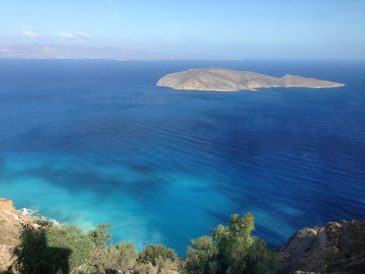 Turchese, oltremare, cobalto, blu e ancora blu: questa è Creta ...