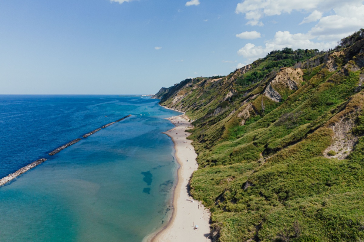 La montagna a picco sull'Adriatico: nelle Marche c'è il parco-gioiello ...