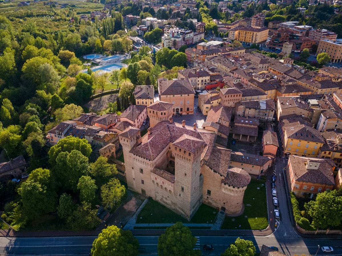 Se amate il buon cibo, l’arte e la cultura, il 'borgo delle ciliegie ...