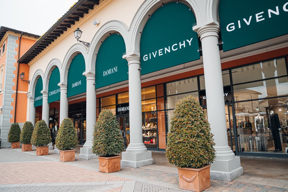 230 volte bello: il più grande outlet d'Europa è una vera città dello ...