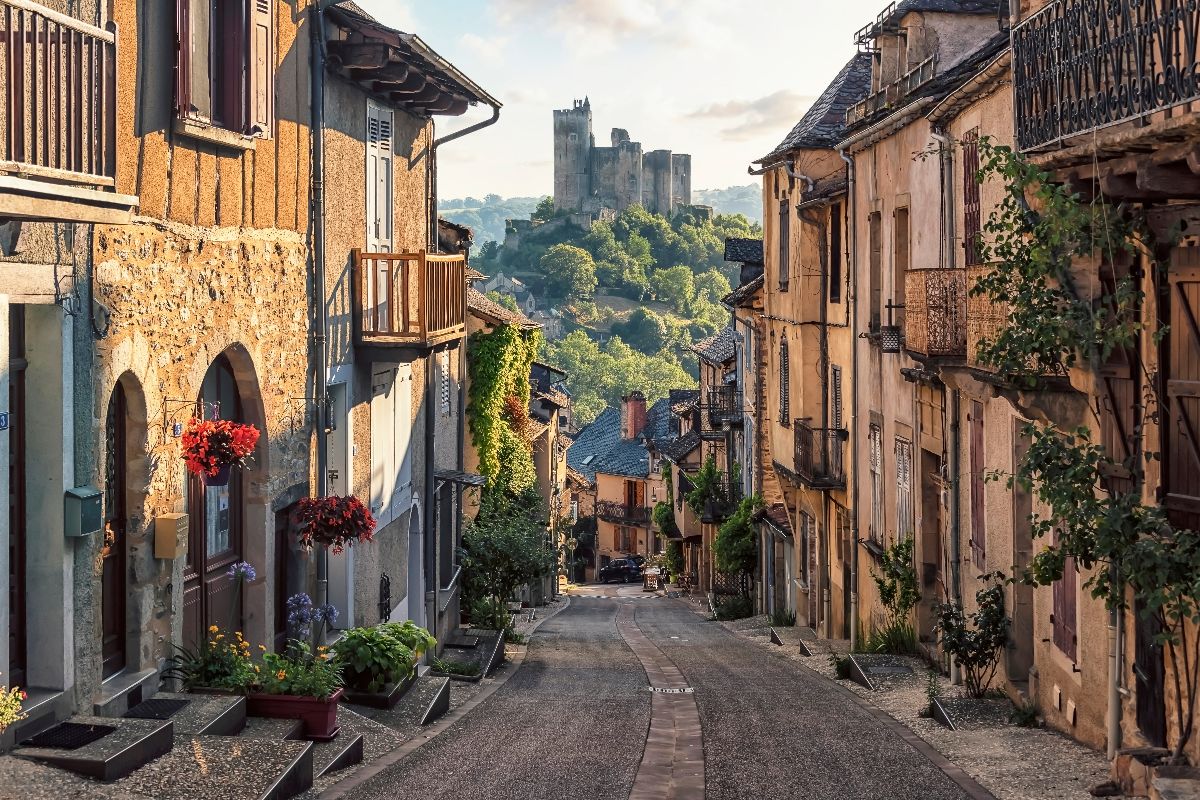 Un angolo di Francia che quasi nessuno conosce: questo borgo ha una ...