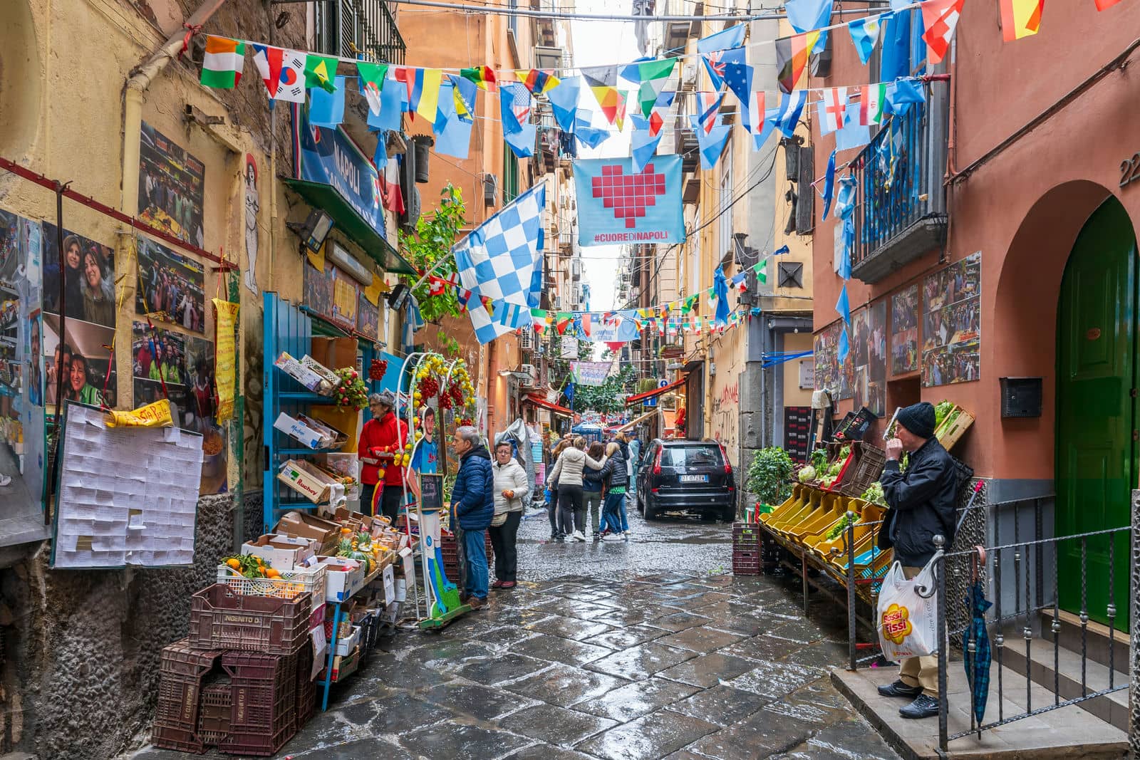 5 piccoli itinerari per scoprire una Napoli diversa | Turisti per Caso